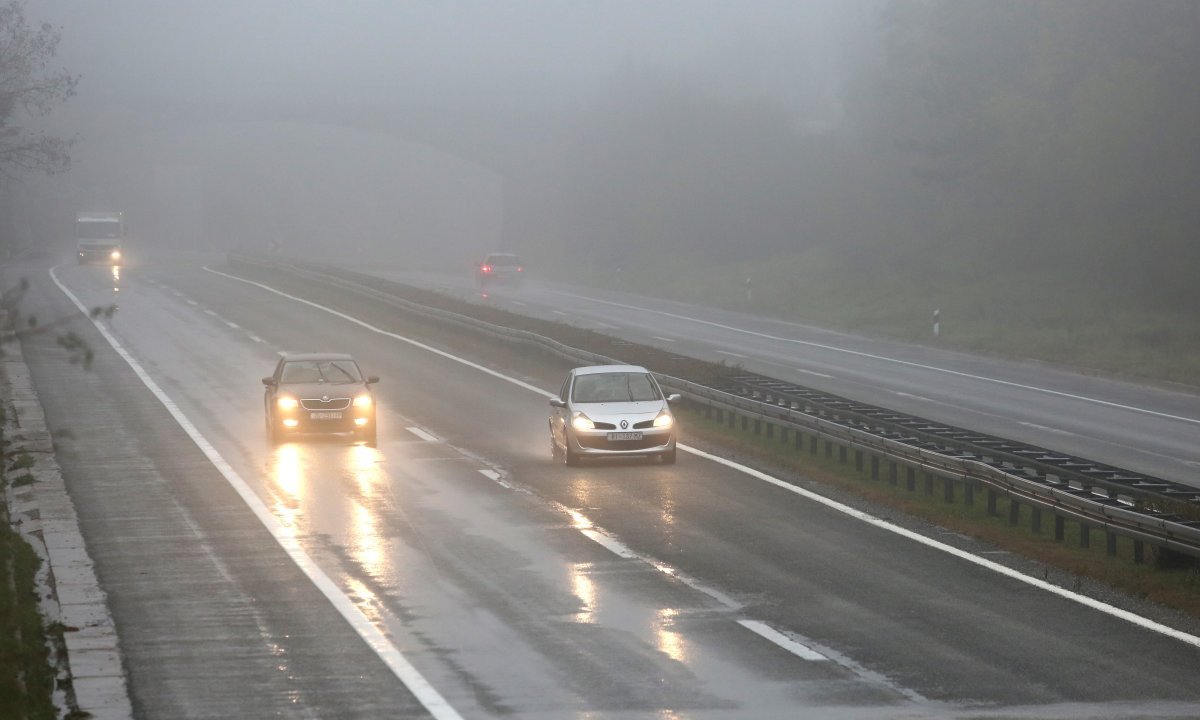 Zbog vjetra, samo za osobna vozila otvorena je dionica autoceste A6 Rijeka-Zagreb između čvorova ...