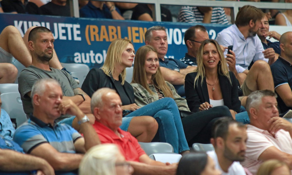 U pobjedi Zadra uživala i lijepa Zara Ružić, 20-godišnja kći ...