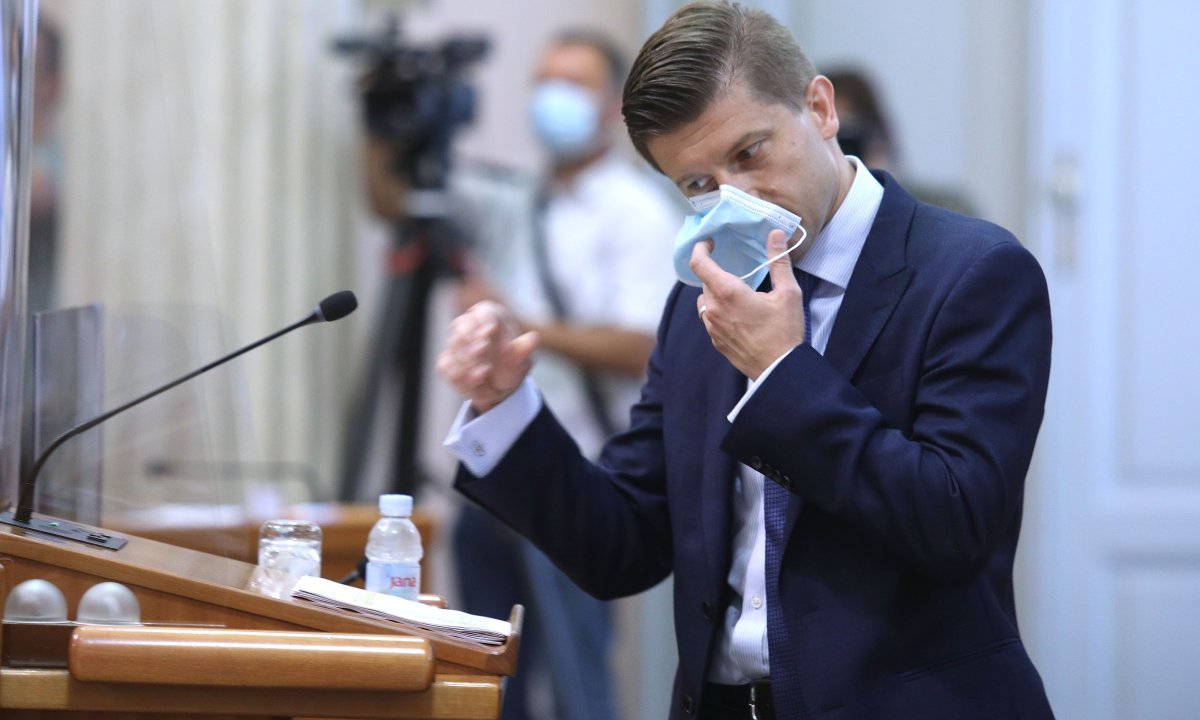 Prihodi strelovito padaju, rashodi rastu: Pogledajte kolika je rupa u ...