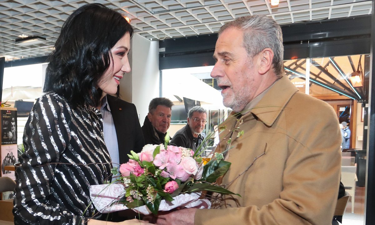 Od Bandića se opraštaju Ana Rucner, Nina Badrić, Neda Ukraden, Hamed ...