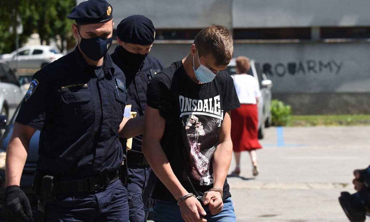 Istražni zatvor sinu koji je sumnjiči da je sjekirom ubio oca - tportal