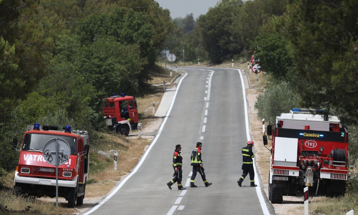 Dva požara na udaljenosti dvjesto metara kod Srime - tportal