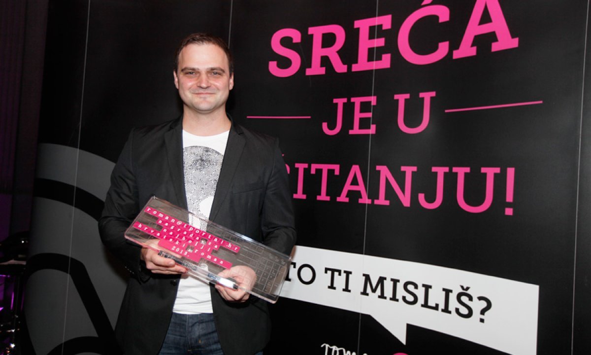 Kristian Novak dobitnik je književne nagrade tportala - tportal