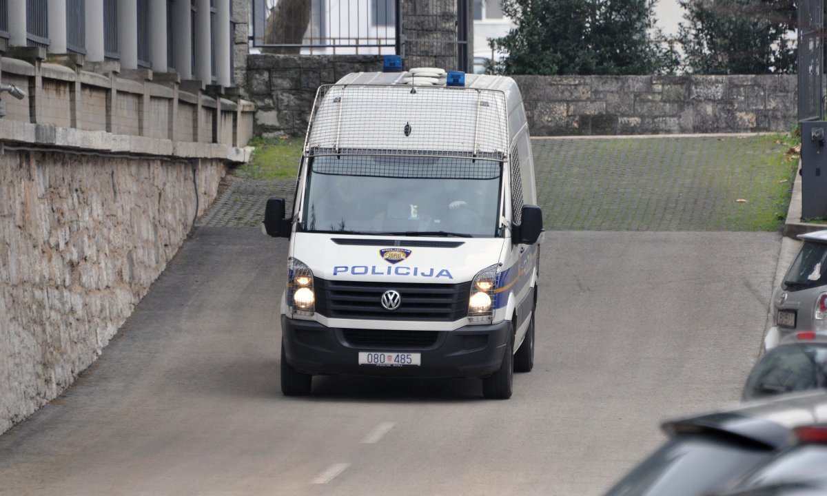 Policija u Puli i Medulinu zaustavila dvojicu neodgovornih vozača, jedan je bio pijan, a drugi s ...