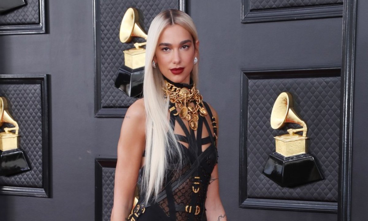 Dua Lipa sve je zadivila izdanjem u kultnoj haljini iz 90-ih - tportal