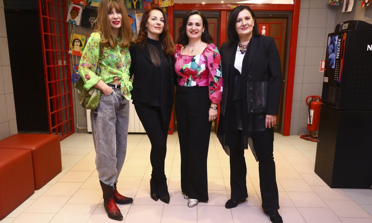 Tri generacije na jednom mjestu: Sašu Broz na premijeri podržali otac ...