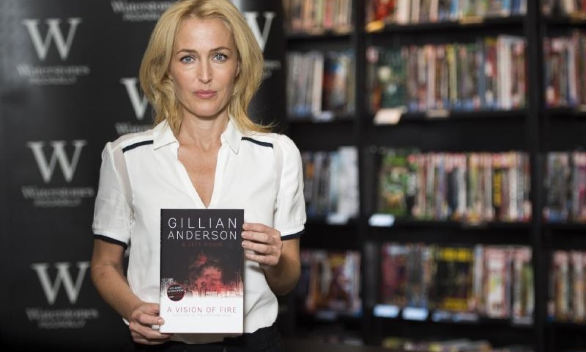 Kritičari sasjekli roman Gillian Anderson - tportal