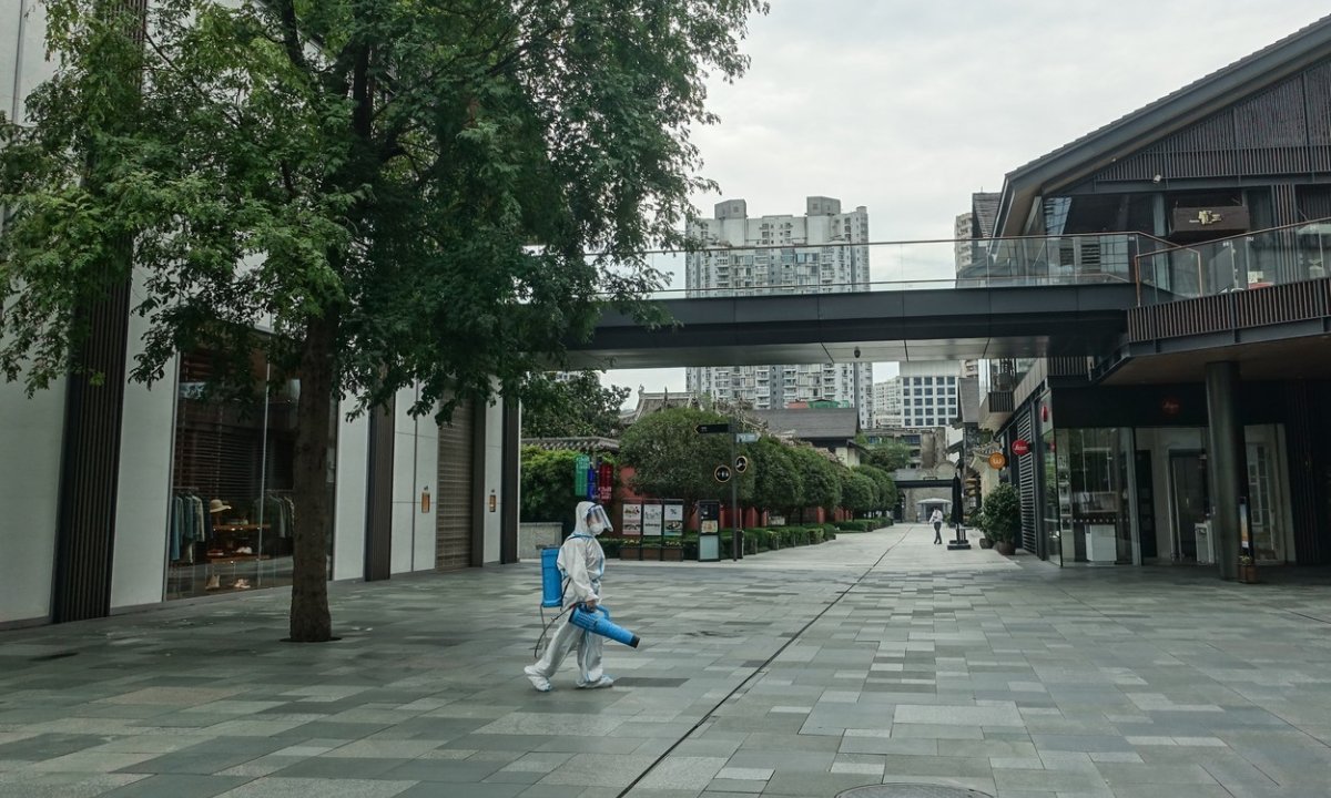 Kineski grad Chengdu koji ima više od 20 milijuna stanovnika ostaje u ...