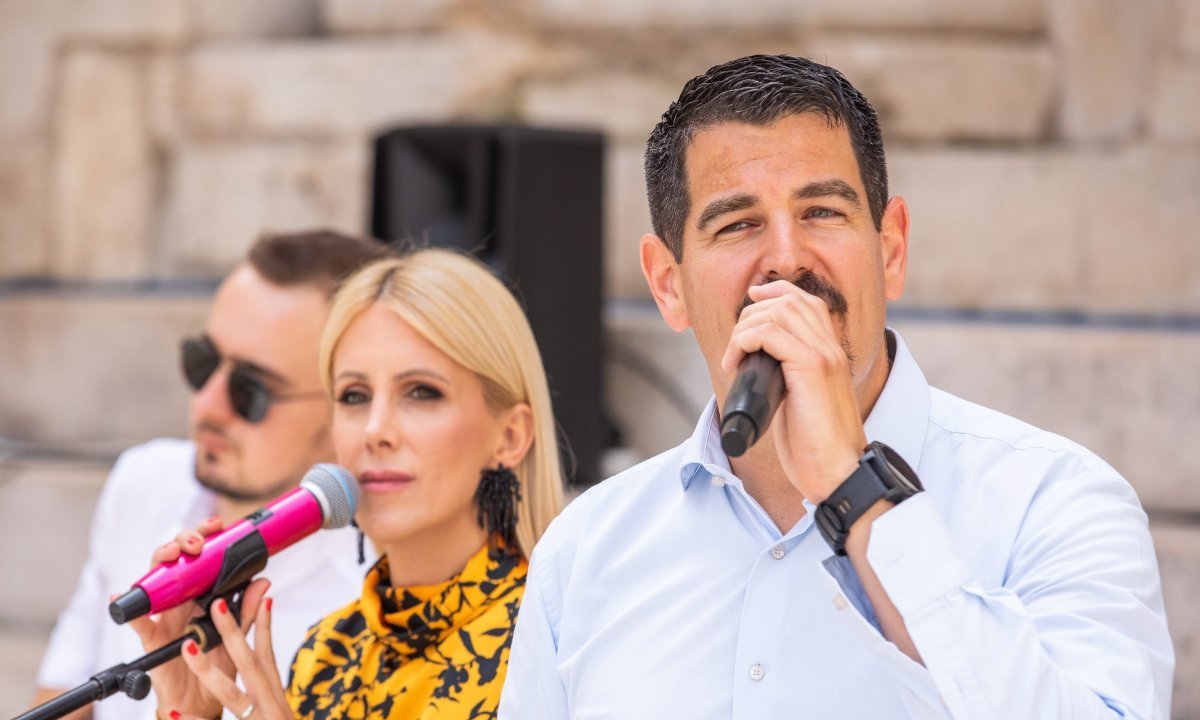 Marko Pecotić Peco i Silvia Dvornik prepjevali Toljinu pjesmu i ...
