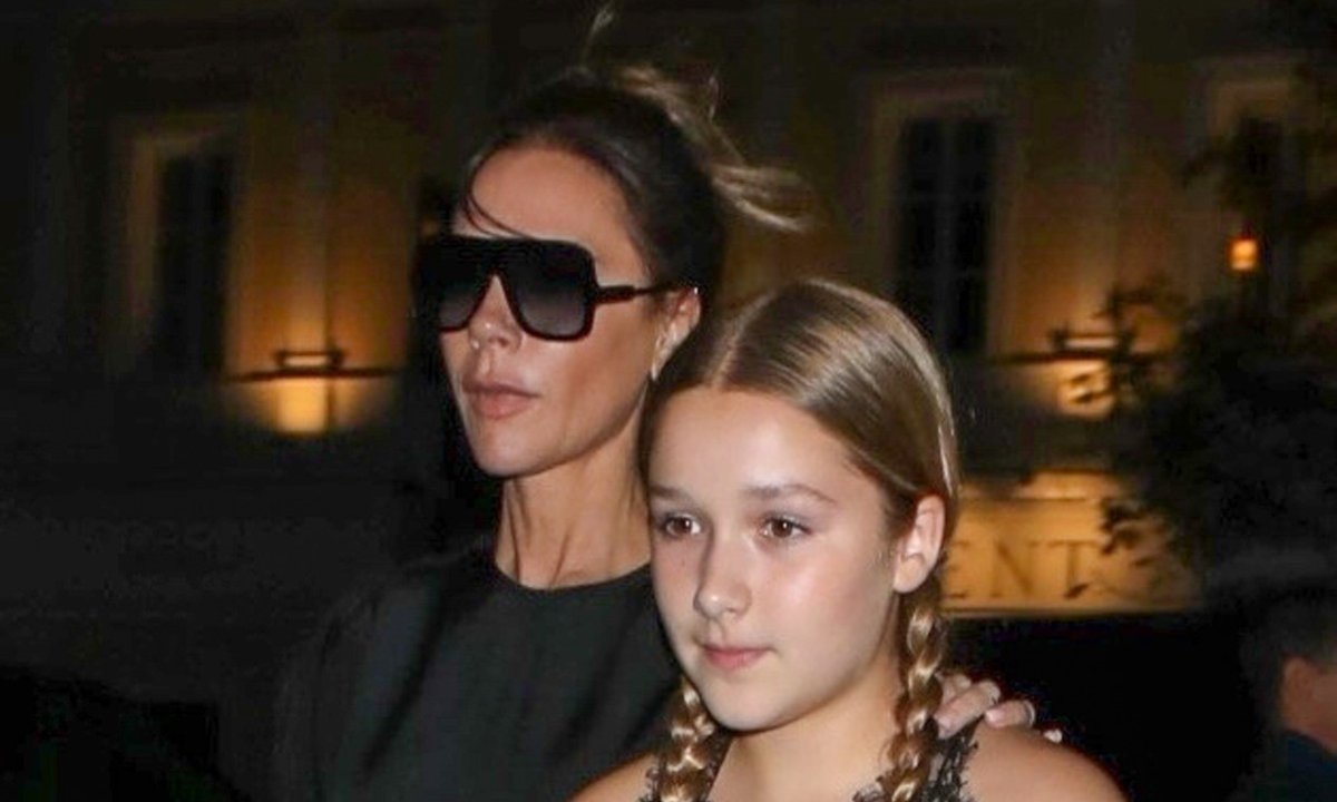 Baš kao mama: Victoria i Harper Beckham pozirale u jednakim outfitima ...