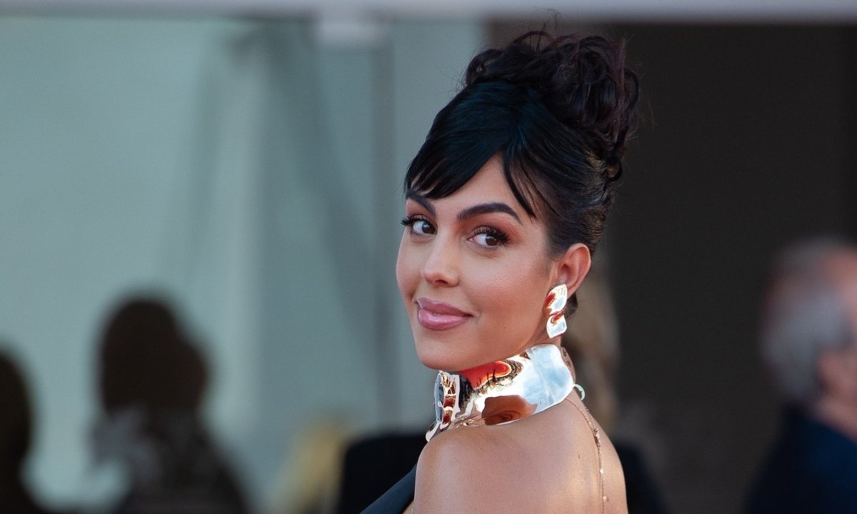 Dok se Georgina Rodriguez hvali raskošnom jelkom u luksuznom domu ...