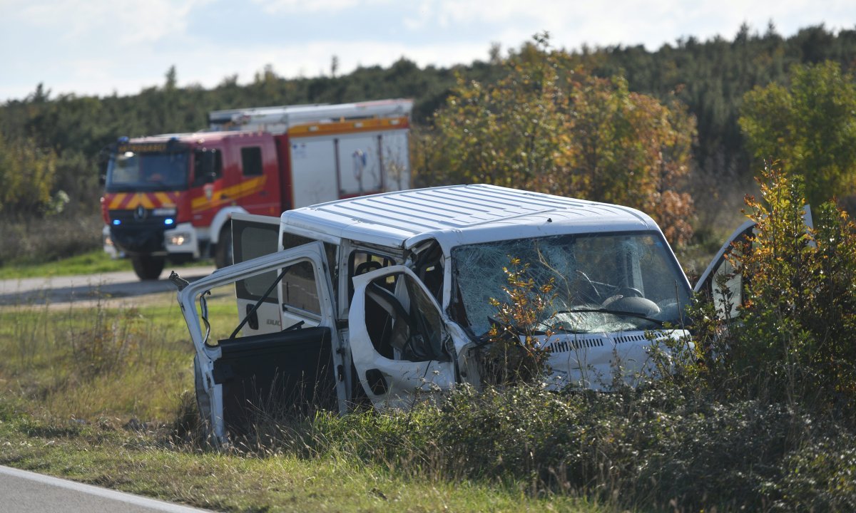 Stravičan sudar kod Nadina; jedna osoba poginula, 10 prevezeno u bolnicu - tportal