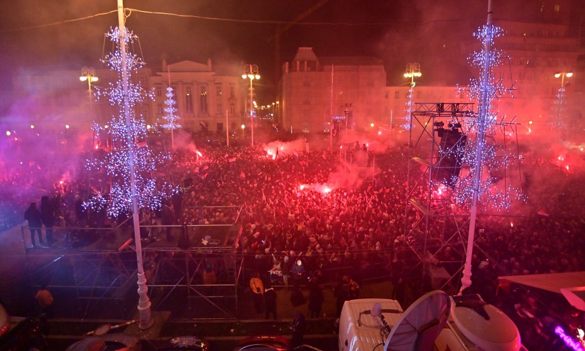 [VIDEO] 'Ludnica na Trgu': Poslušajte kako to zvuči kad sto tisuća ...