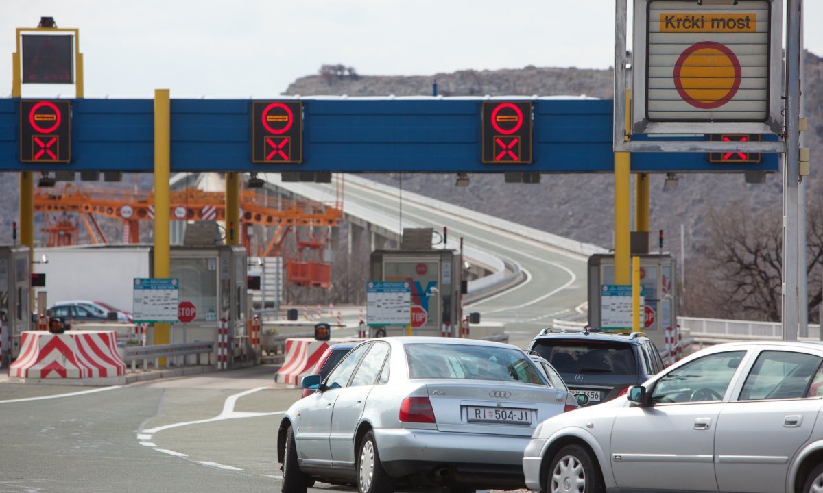 Jak vjetar ograničava promet na Jadranskoj magistrali - tportal