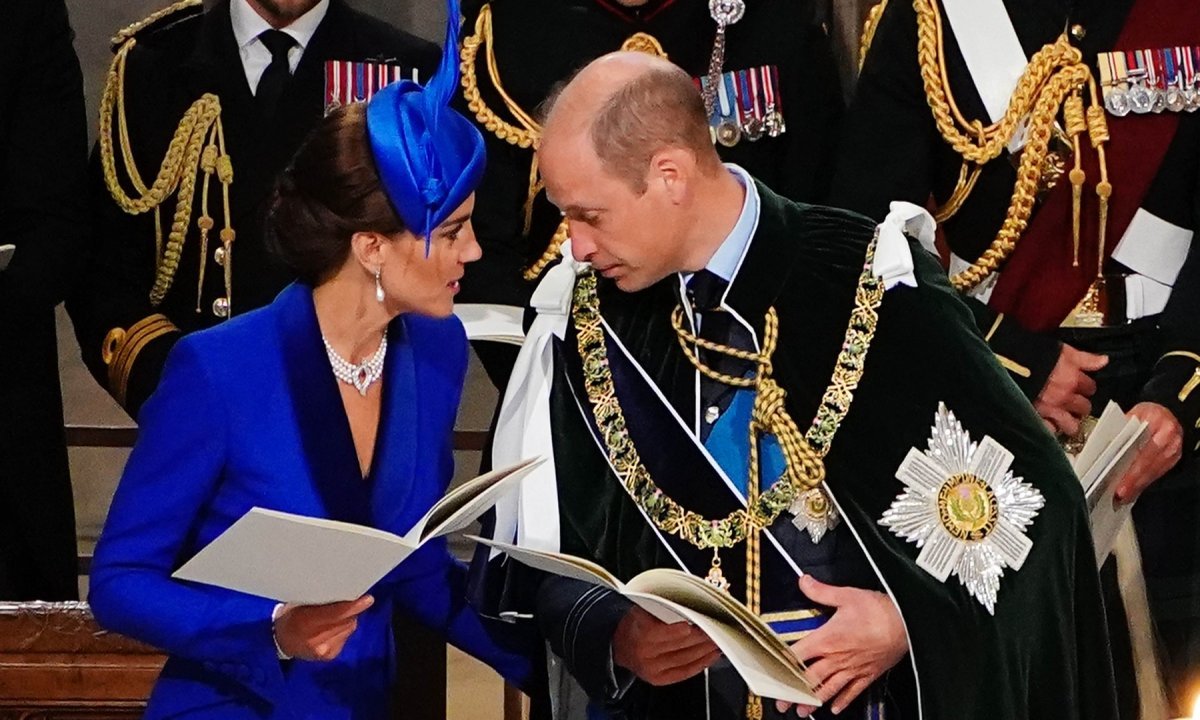 Što mu je šapnula? Kate Middleton na krunidbi potapšala Williama po ...