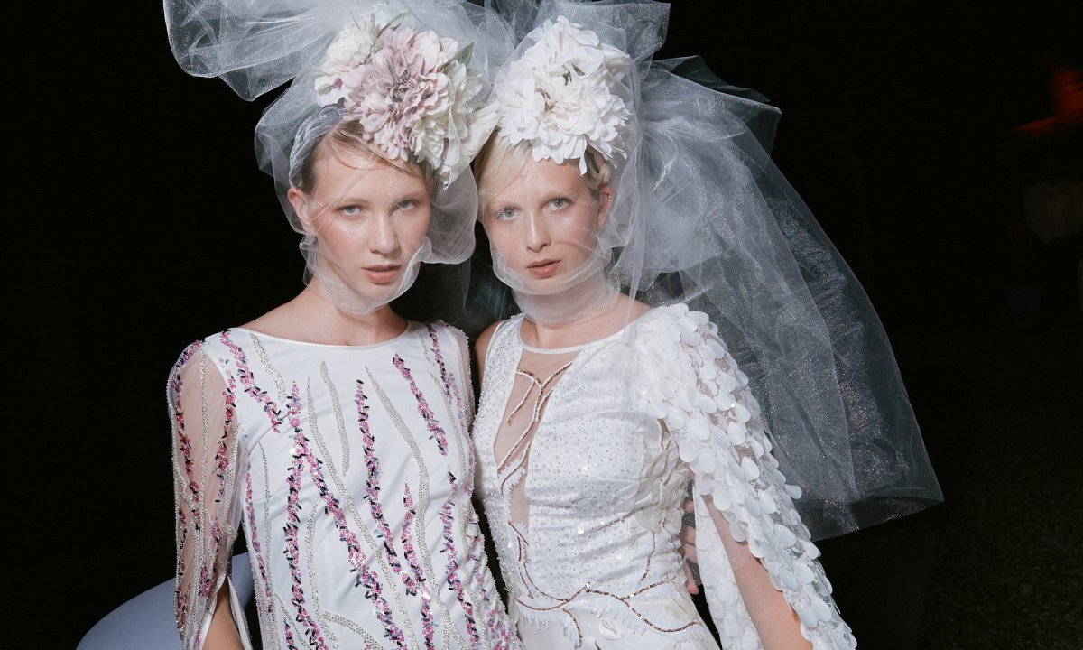 Ni kaos na cesti nije spriječio poznate da 'potegnu' do Krka na reviju ...