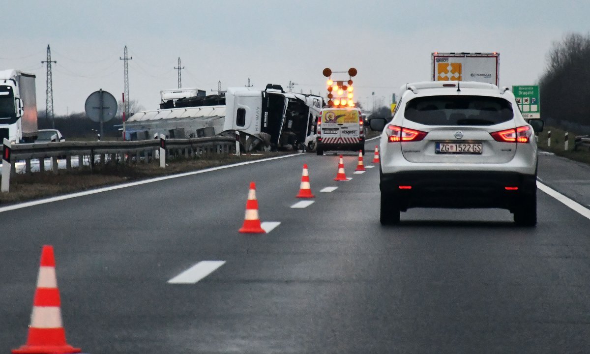 U sudaru osobnog i teretnog vozila kod Nove Gradiške poginule dvije osobe - tportal