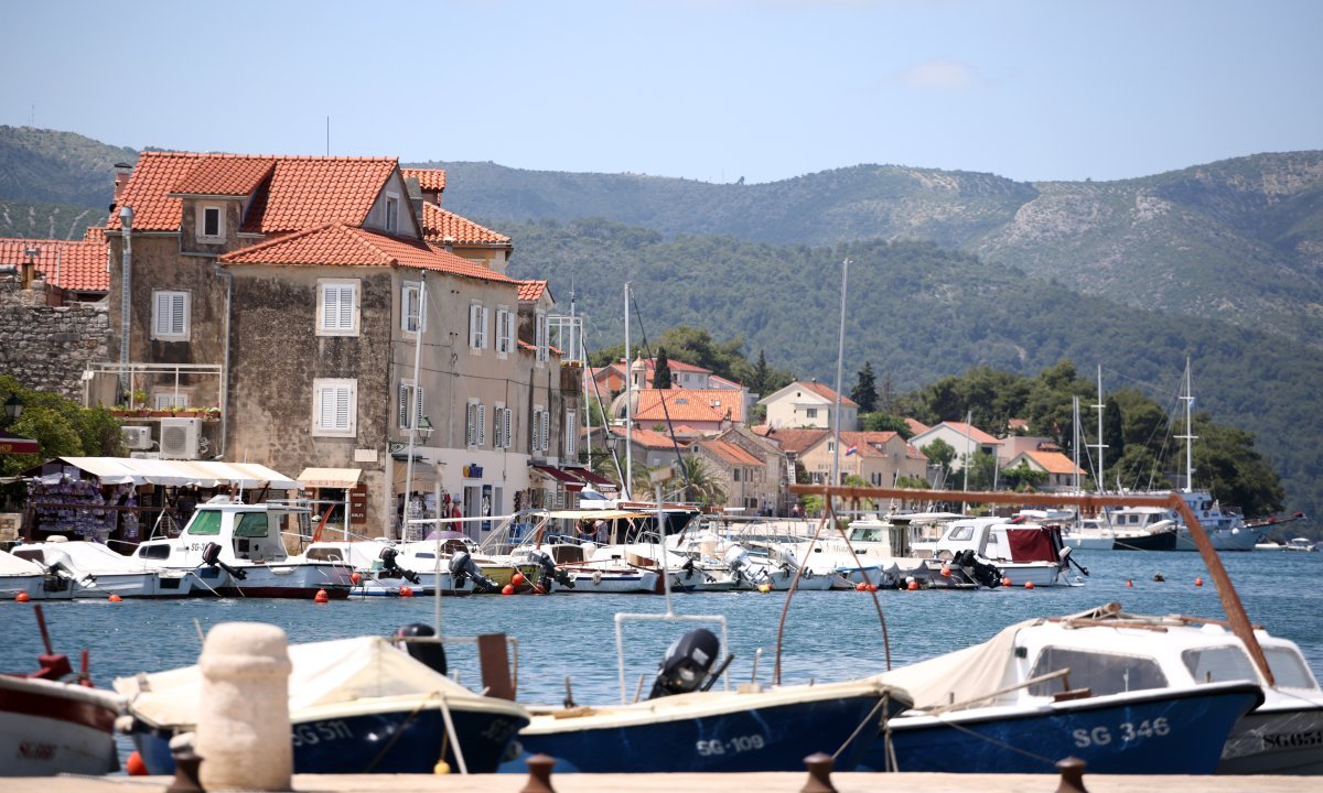 Ispod Starog Grada na Hvaru otkriven bedem grčkog grada Fara - tportal