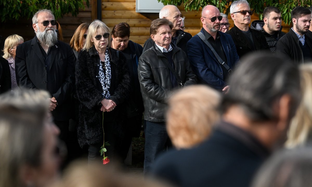 Posljednji ispraćaj: Obitelj, prijatelji i kolege u suzama se oprostili od Nenada Cvetka - tportal