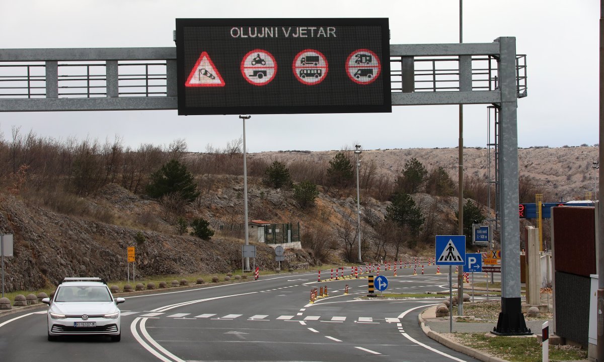 Dionica autoceste do Rijeke zbog vjetra otvorena samo za automobile - tportal