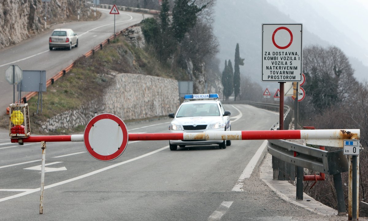 Na Jadranskoj magistrali zbog bure zabrana prometa za prvu skupinu vozila - tportal