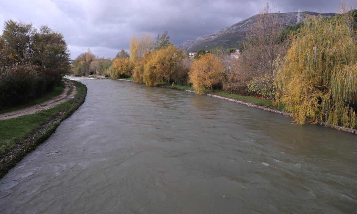 Zamućena voda na izvoru rijeke Jadro, preporučuje se prokuhavanje vode ...