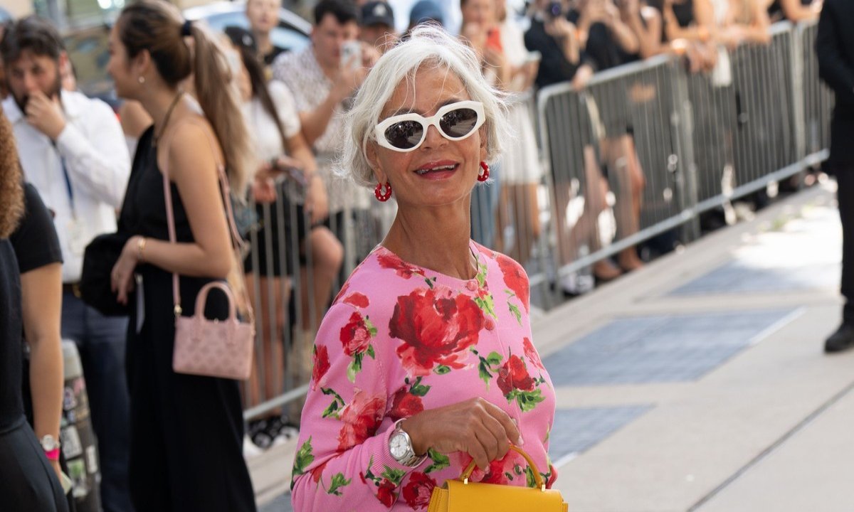 Ove bi se rijetko koja zrelija dama usudila nositi. Šteta, jer ona u ...