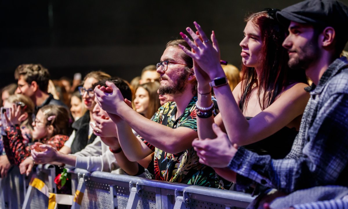 Matija Cvek napravio odličan štimung na koncertu u Splitu, pogledajte atmosferu - tportal