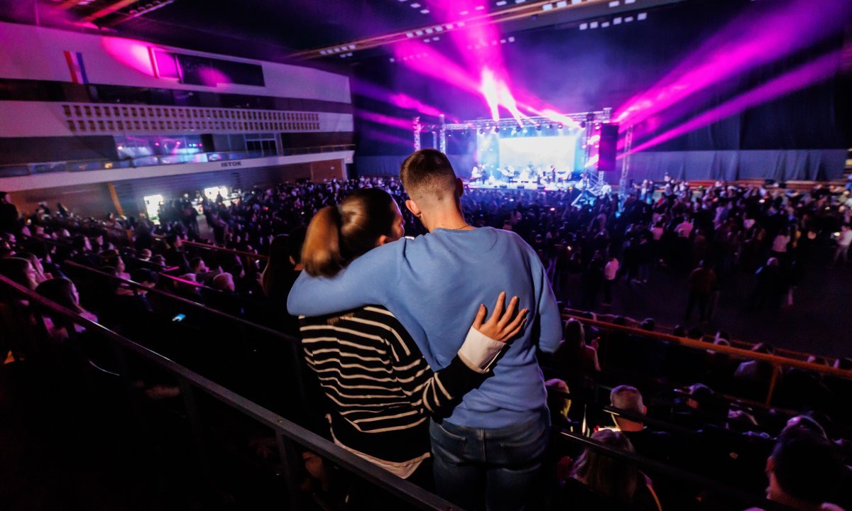 Matija Cvek napravio odličan štimung na koncertu u Splitu, pogledajte atmosferu - tportal