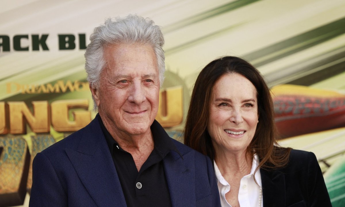 Dustin Hoffman u rijetkom pojavljivanju sa suprugom Lisom i unucima ...