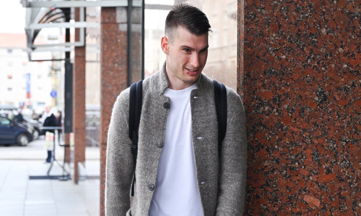 Nakon kaosa u Turskoj Livaković s ožiljkom na licu stigao u Zagreb; evo ...