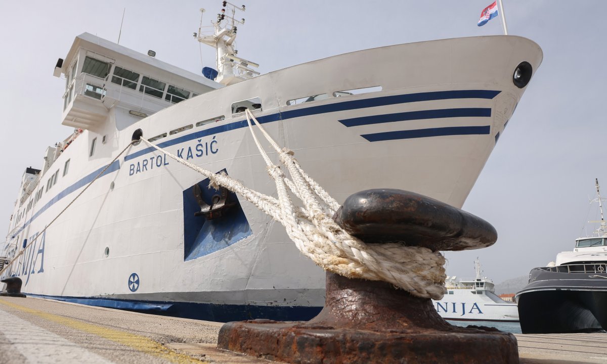 Zbog vjetra u prekidu neke katamaranske i trajektne linije - tportal