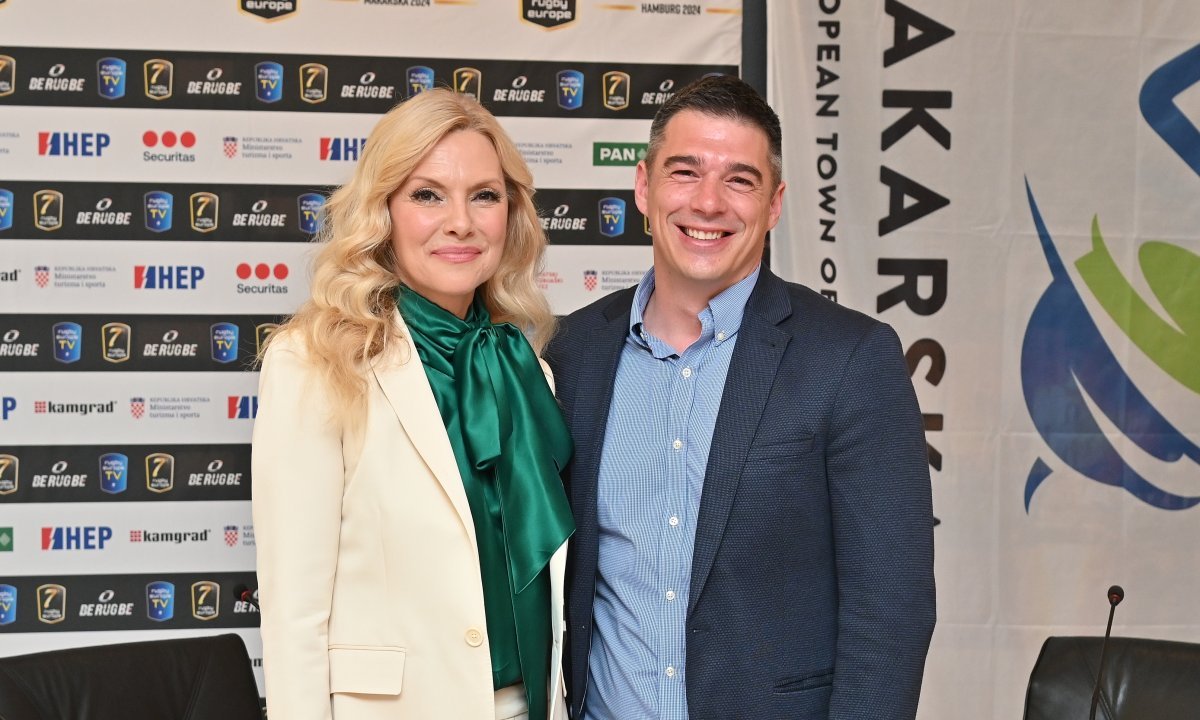 Vlatka Pokos pozirala s novim dečkom, bivšim sportašem i unukom ...