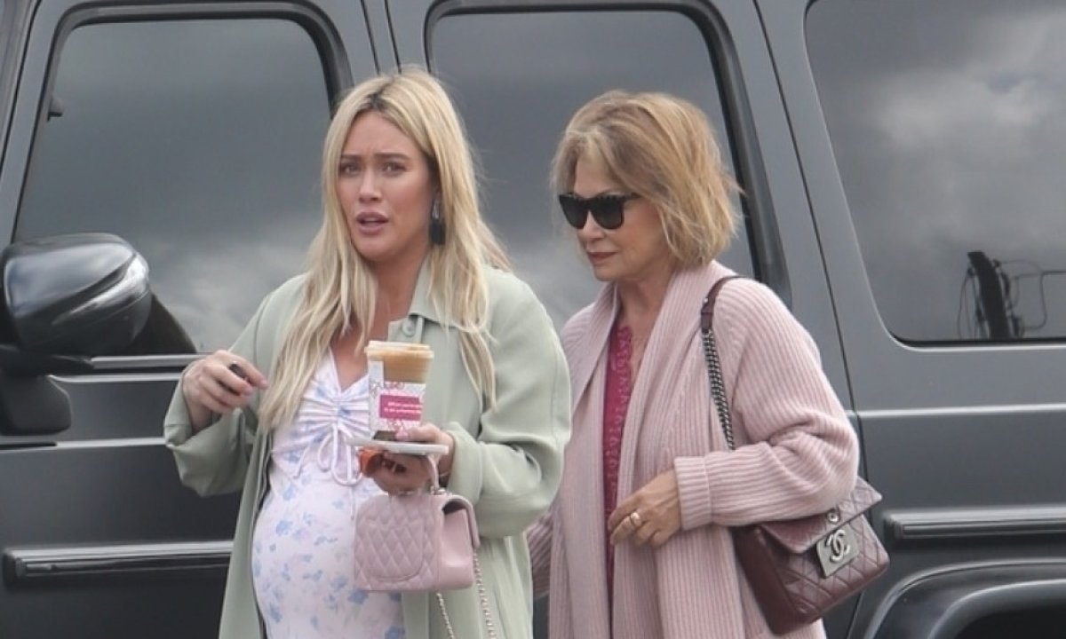 Spavaćica ili haljina? Hilary Duff ponosno pokazuje svoj trudnički ...