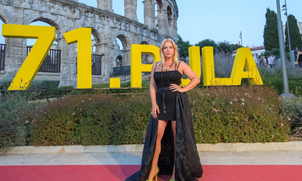 Poput holivudskih zvijezda: Pogledajte sjajna izdanja domaćih glumica u ...