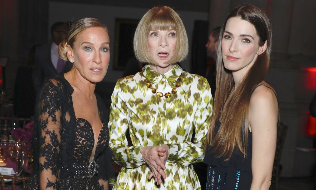 Moćna Anna Wintour ne izlazi iz cvjetnih haljina, a u stopu je prati ...