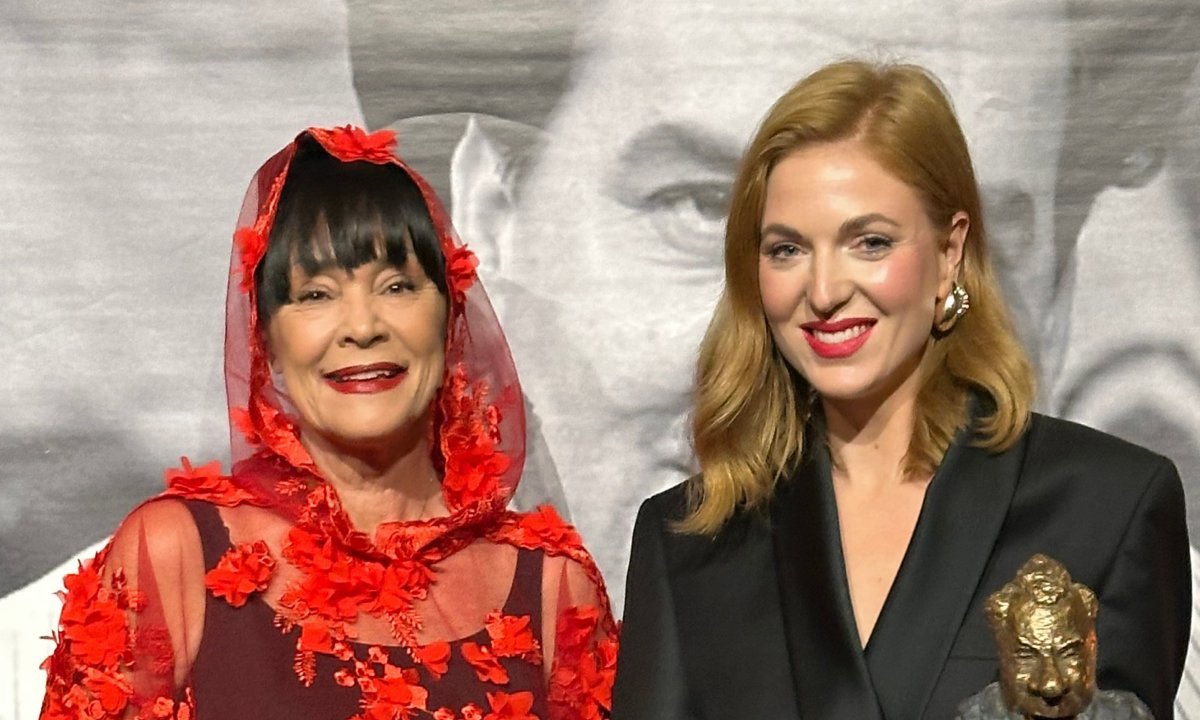 Nagrada 13. Bobijevih dana smijeha: Anja Šovagović Despot i Nataša ...