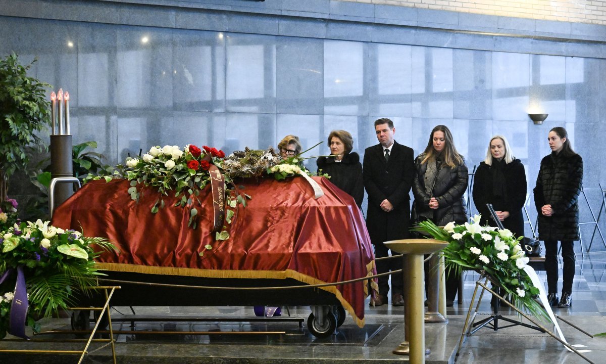 Na zagrebačkom Krematoriju na vječni počinak ispraćen pijanist i sin ...