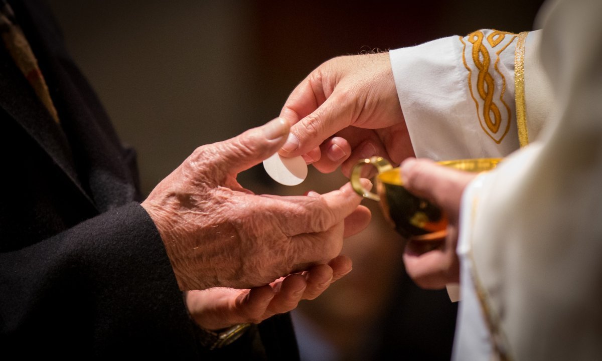 Župne statistike otkrile koliko je u 2024. godini podijeljeno hostija ...