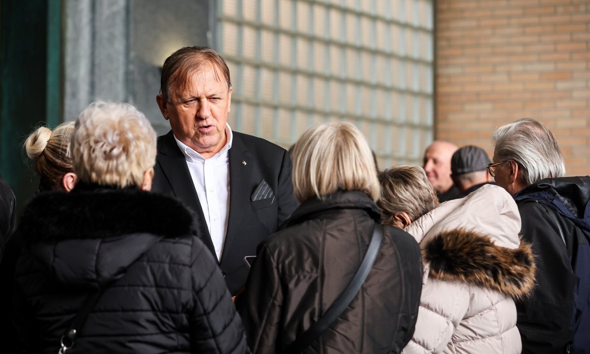 Uz zvukove voljene tambure na posljednji počinak ispraćen Ćiro Gašparac ...