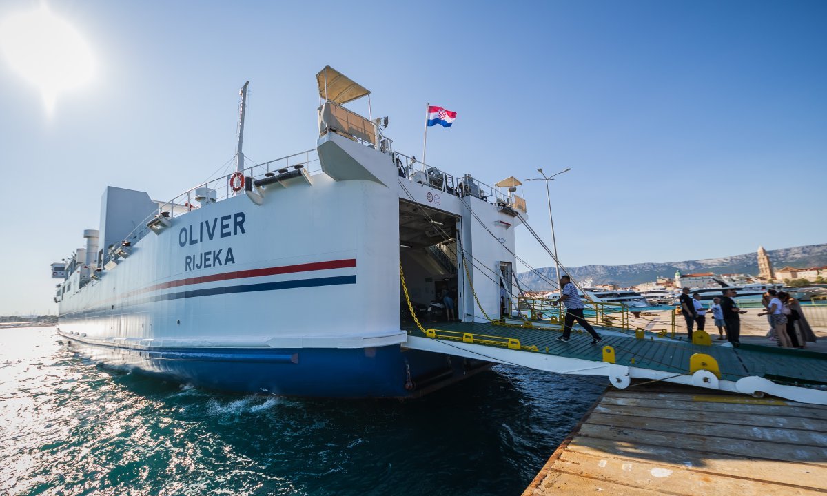 Ponovno problemi u Jadroliniji: Trajekt Oliver nije isplovio iz Splita ...