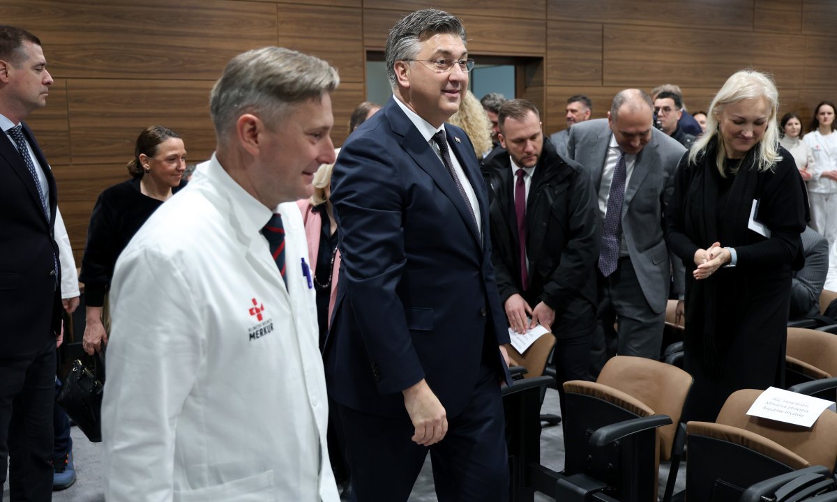 Plenković nakon operacije punom parom: Obilazi obnovljene zgrade ...