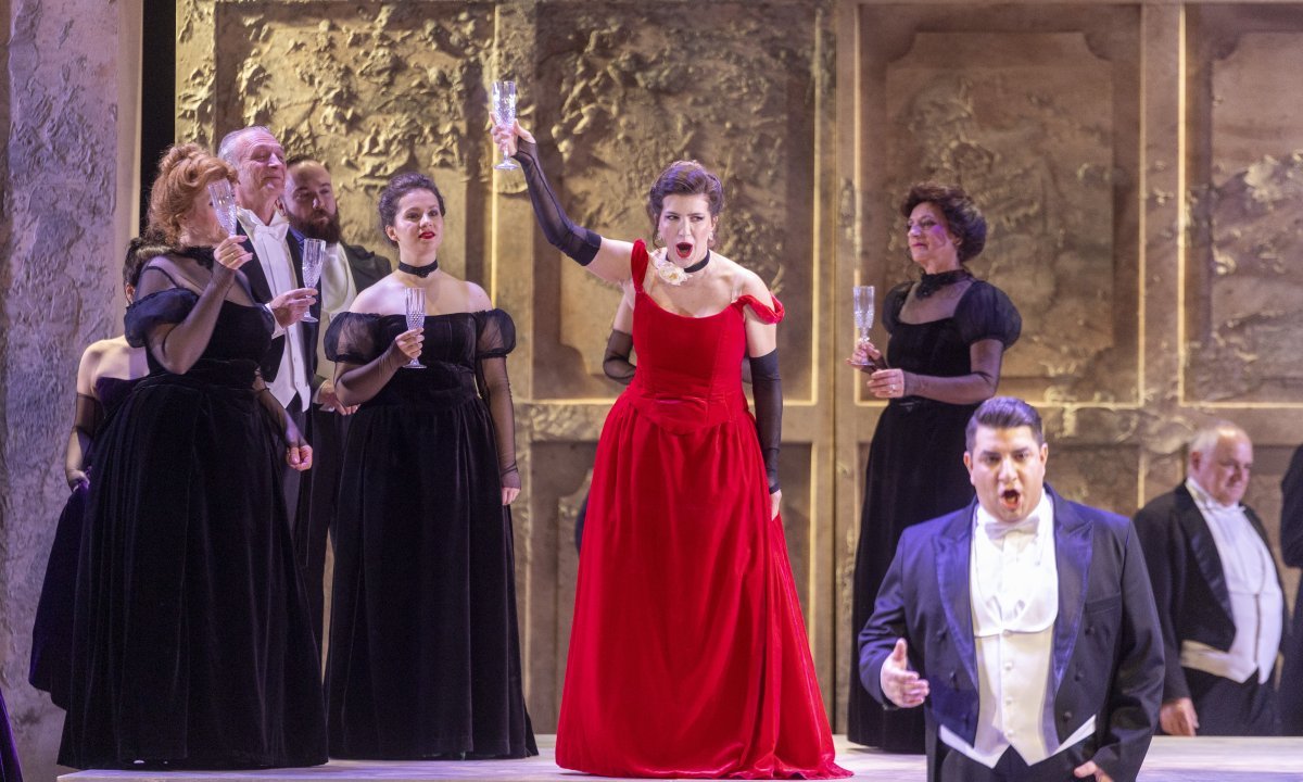 Traviata, jedna od najpopularnijih opera, premijerno izvedena u ...