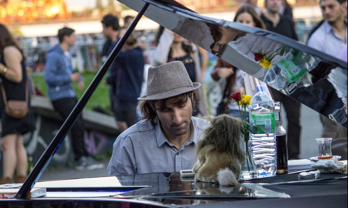 Klavirom protiv diktature i terorizma: Tko je Davide Martello, pijanist ...