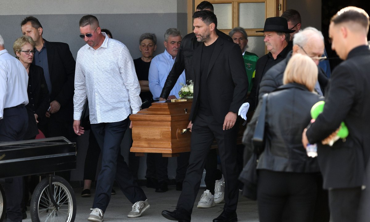 Pokopan Nikola Pokrivač. Od njega se oprostili najmiliji, ali i ...