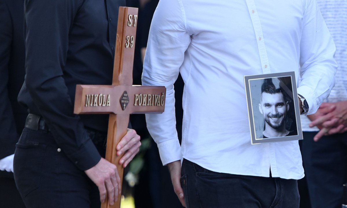 Pokopan Nikola Pokrivač. Od njega se oprostili najmiliji, ali i ...