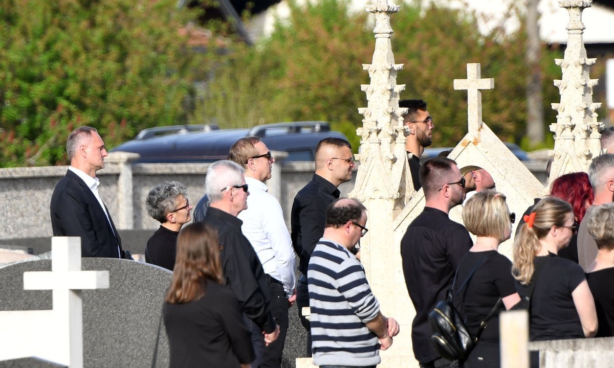 Pokopan Nikola Pokrivač. Od njega se oprostili najmiliji, ali i ...