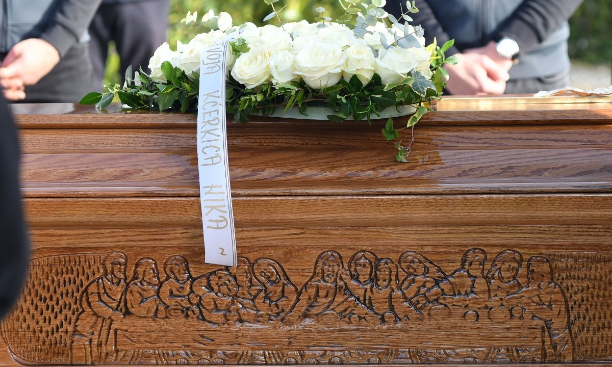 Pokopan Nikola Pokrivač. Od njega se oprostili najmiliji, ali i ...