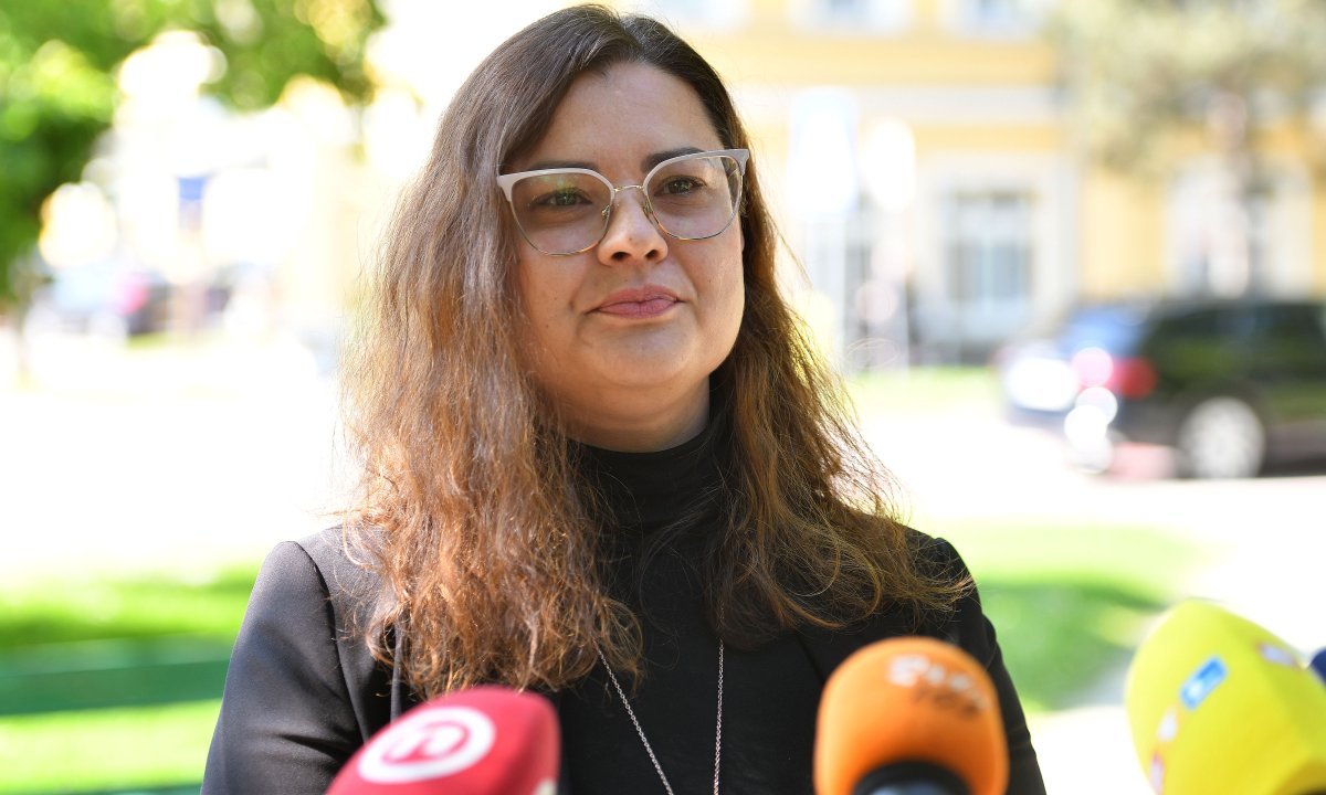 Pročelnica koja je postala Romkinja zbog izbora povukla kandidaturu ...
