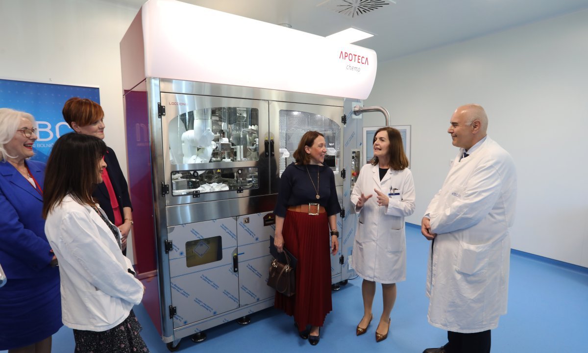 Ministrica Hrstić obišla kapitalne investicije u KBC-u Rijeka - tportal